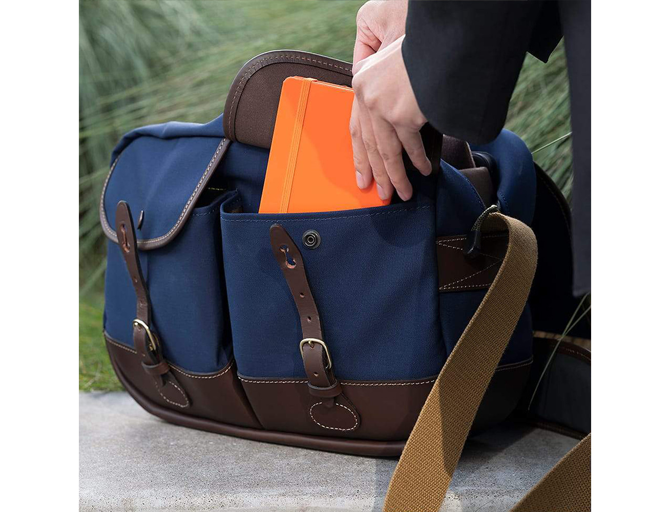 Billingham Mini Eventer Cameratas Navy/Chocolate